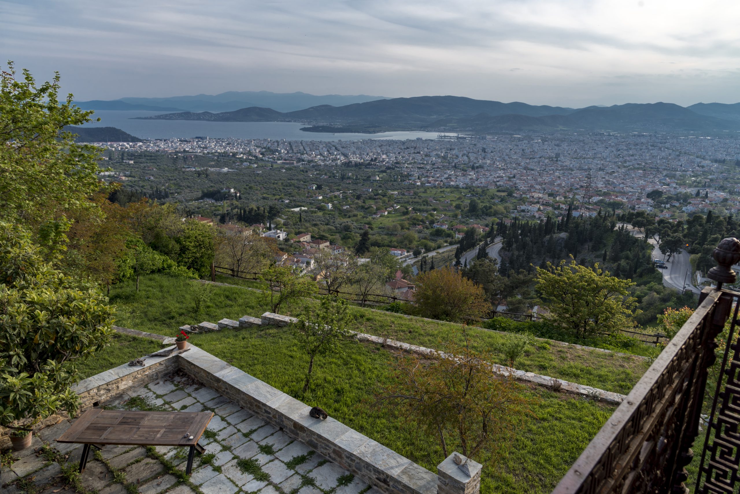 - Παραδοσιακό Σαράτση
